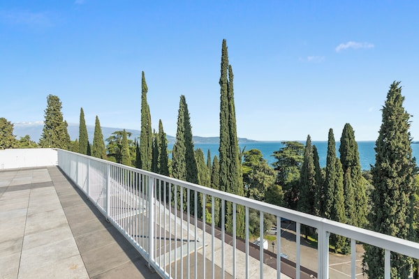 Sonia Sweet Love With Shared Pool, Gardone Riviera, Italy - Gardone Riviera