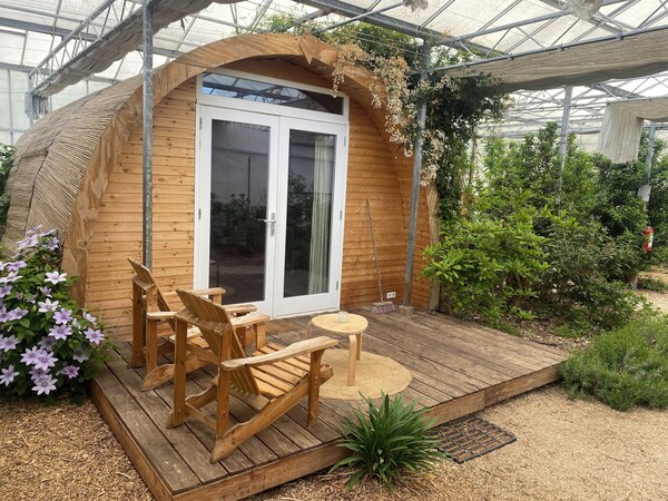 Very Unique 'Tiny House' With Hot Tub - Hoofddorp