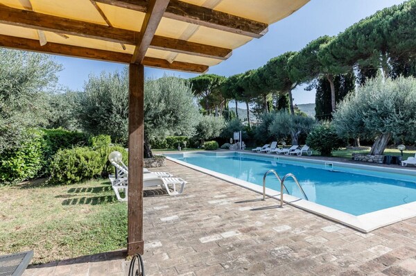 Guesthost - Life Is Beautiful, With Pool & Parking - Passignano sul Trasimeno