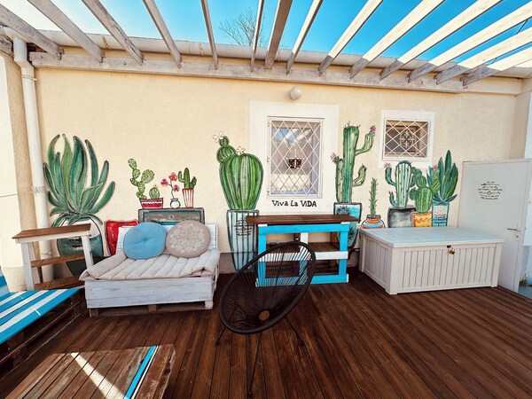Charming Bohemian Holiday Villa, Two Bedrooms And Big Garden At Lake Balaton. - Siófok