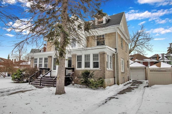 Spacious 4br Near Ub And Niagara Falls - Pet Friendly - LECOM Harborcenter