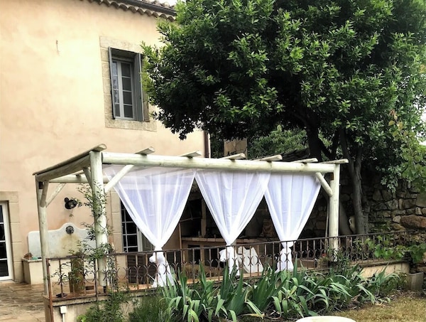 Promo Demeure De Caractère Avec Piscine, Au Cœur Dun Village Typique Du Sud - Saint-Guilhem-le-Désert