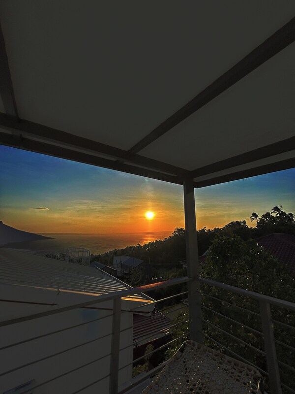 Lakeview Loft With Sunset Deck - Mataas Na Kahoy
