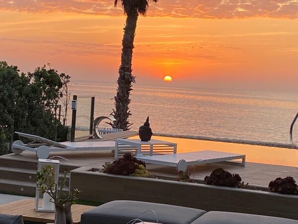 Majestic Luxury Villa Overlooking The Sea, Alicante.in First Line Beach!!! - Alicante