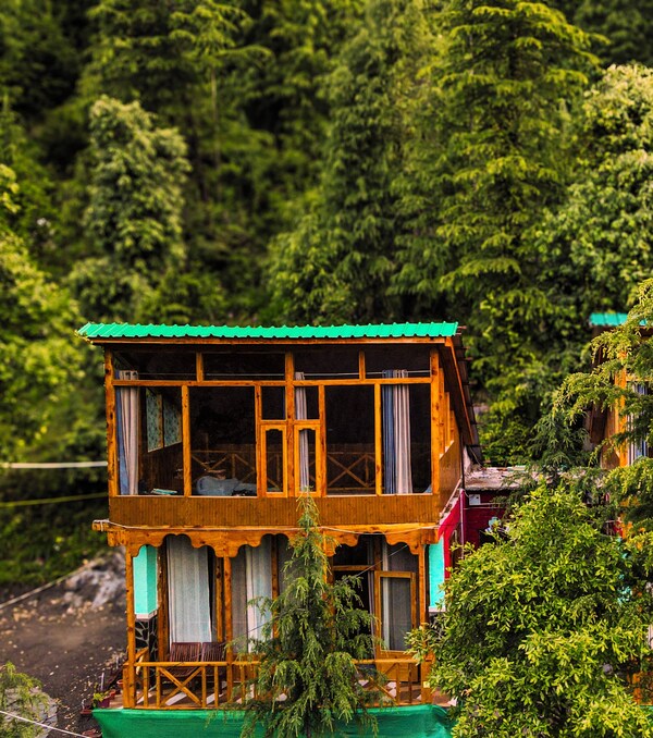 Wow Wooden Duplex Cottage (Yoga Kutir) - Himachal Pradesh