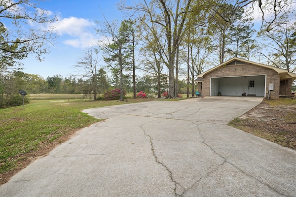 Private Pond, Fishing, 2 Bed 2 Bath Retreat - Hattiesburg, MS