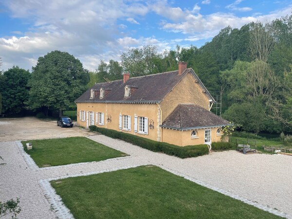 Large, Secluded House On The Waterfront - Cloyes-sur-le-Loir