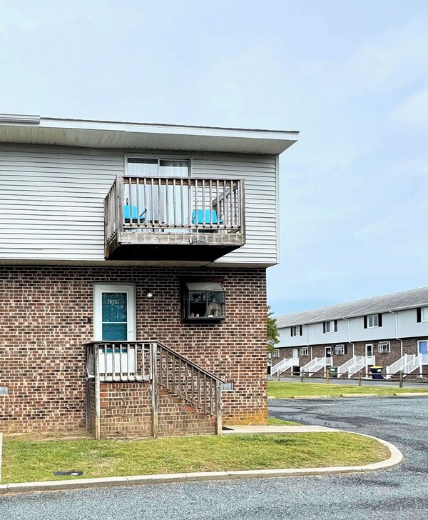 Breezy Retreat - Pet Friendly - Shared Dock - Linens And Towels Not Provided - Chincoteague, VA