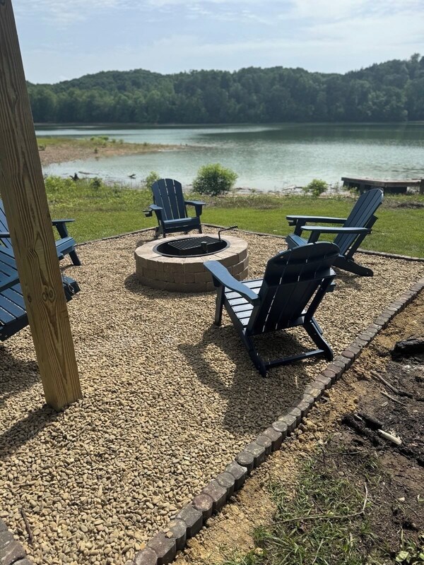 Cozy Cove Retreat On Douglas Lake, Waterfront, 4 Bedrooms, 2 Baths, Large Porch - White Pine, TN