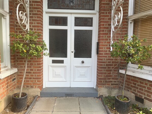 * Super Strategic Nw6 Central London Location -Peacefull- Art To Love & /Or Buy - Brentford