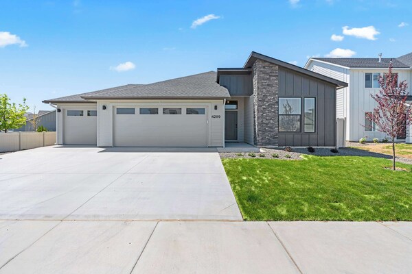 Spacious New 4br - Single Level Home - Pool Access - Middleton, ID