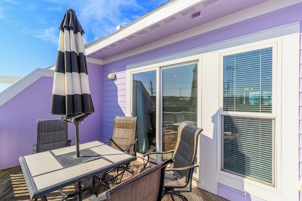 Centrally Located Townhome W/ A Resort-style Community Pool & Gorgeous Sunsets! - Nags Head, NC