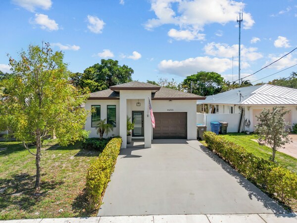 Oasis Residence-pool-grill- Turf-mins2airport, Beach, Hardrock - Miramar, FL