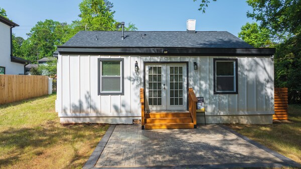 Spacious And Modern 4 Bedroom, 2 Bathroom Home In The Heart Of Clt - Charlotte, NC