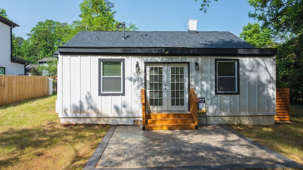 Spacious And Modern 4 Bedroom, 2 Bathroom Home In The Heart Of Clt - Charlotte, NC