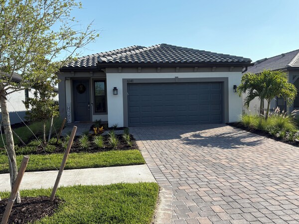 Beautiful Home - Brand New - With Resort Lifestyle! 10 Minutes From Siesta Key! - Venice, FL