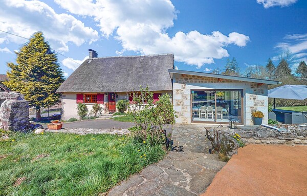 Awesome Home In Saint-oradoux-de-chiro - Creuse