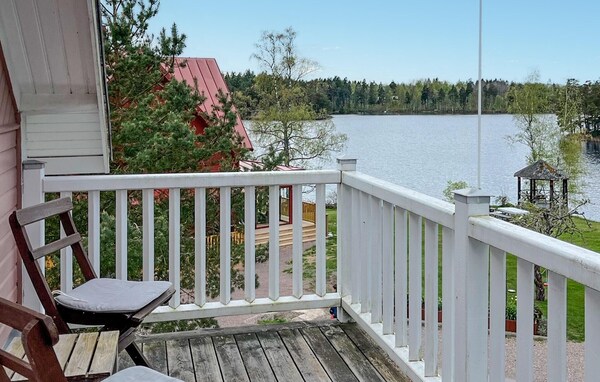 Underbart Hem I Motala Med Sjöutsikt - Borensberg