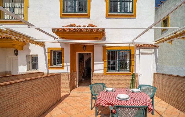 Preciosa Casa De 4 Dormitorios En. - Marbella