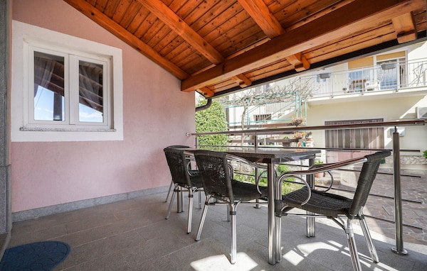 2 Bedroom Stunning Home In Kastav - Rijeka