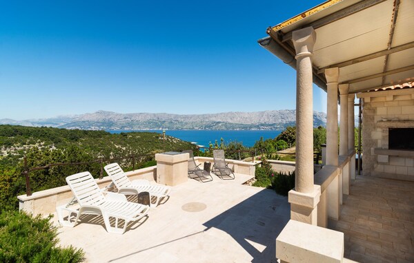 Amazing Home In Pucisca With Lake View - Mimice