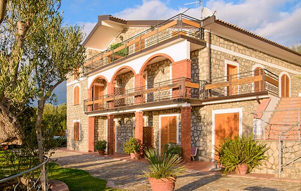 Gorgeous Apartment In Ascea With Wifi - Pisciotta