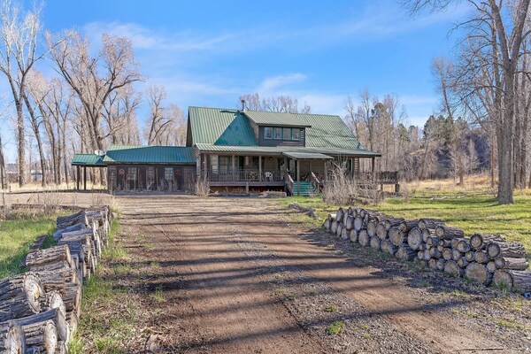 New! Charming Country 4br Retreat With Riverfront Views - Chama, NM