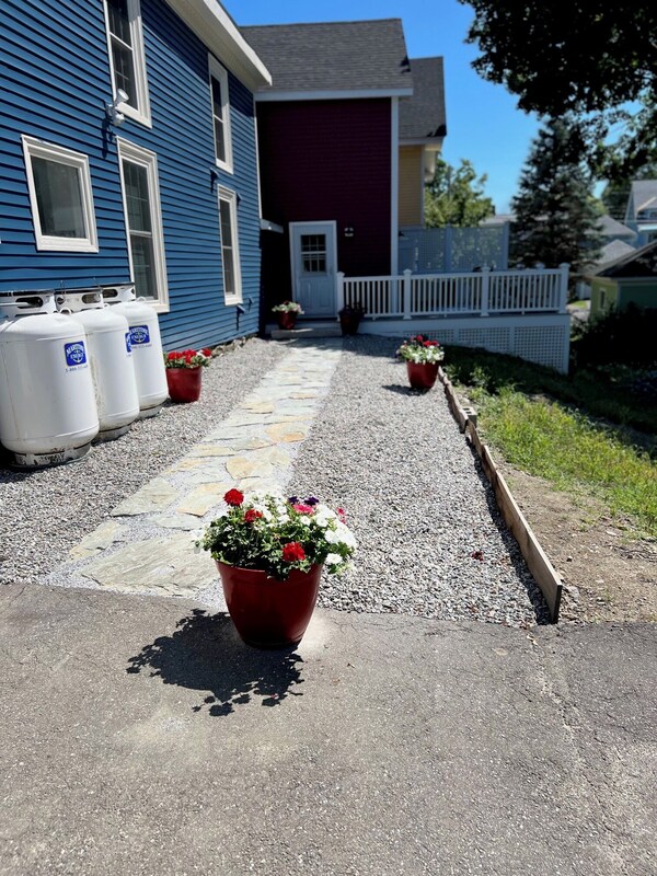 Charming 1-bedroom Apartment In Rockland. Sleeps 4 With Pull Out Couch . - Rockland, ME