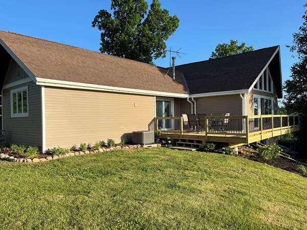 Newly Remodeled Home-walk To Road America! - Herman, WI