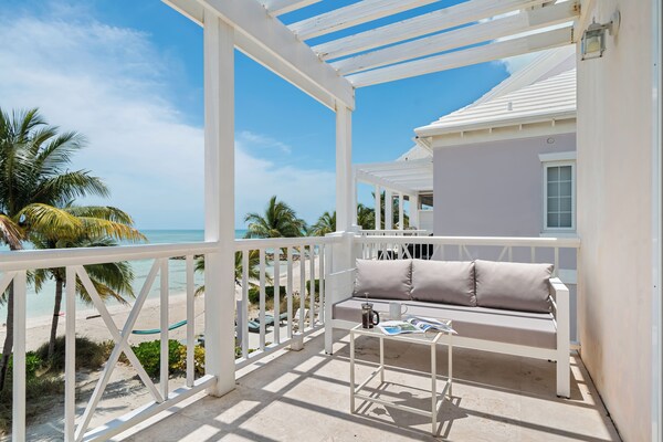 Beautiful Beachfront 4-bedroom Townhome - Nassau