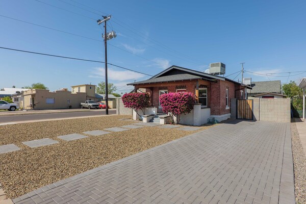 Charming Bungalow Near It All - Phoenix, AZ