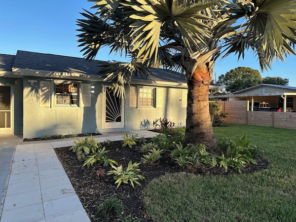 Dogs Welcome-close To Beach-fenced Yard - Sebastian