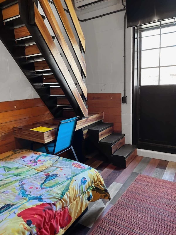 Horse Stall Suite 14 Paris Moon - Tennessee