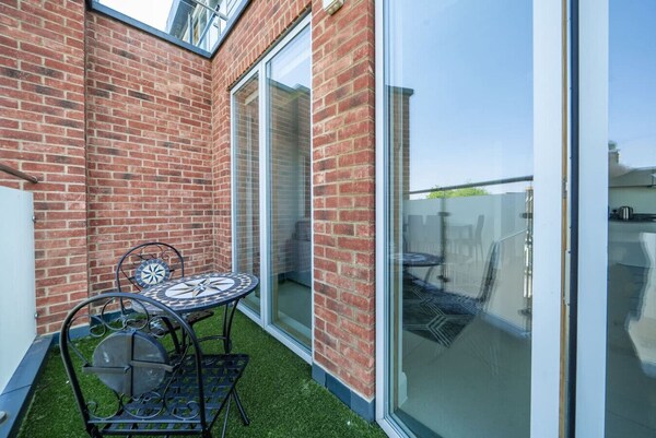 Amazing 2 Bed Wimbledon Flat - Epsom