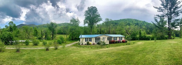 Breathtaking Views, Close To Downtown - Swannanoa, NC