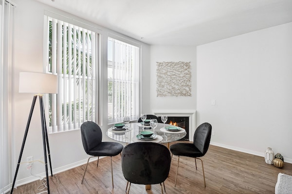 Best Vacation In Hollywood With Luxury Amenities - Ladera Heights, CA