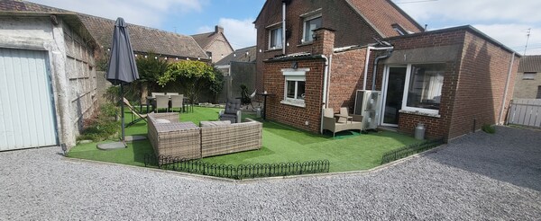 Maison Familiale Avec Grand Jardin , Grande Terrasse + Jacuzzi - Valenciennes
