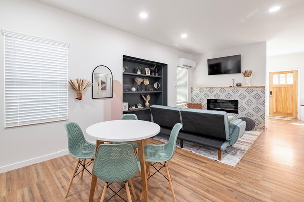Cozy Boho Getaway Near Downtown & River - Riverside, CA