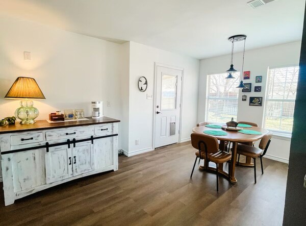Beautiful Boho Bungalow - New Renovation - McKinney, TX