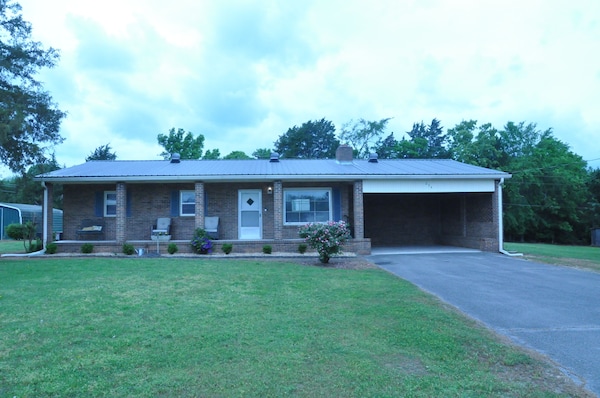 Charming Country Cottage Hideaway 3-bedroom House With Wifi And Ac In Lebanon - Lebanon, TN