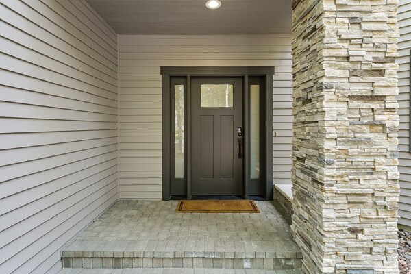 12 Sisken - Stunning Riverfront Retreat,  Newly Remodeled, Ac, Hot Tub, Sharc - Sunriver, OR