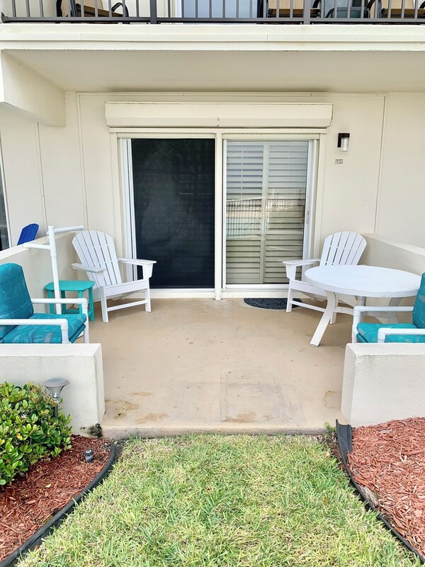 Ormond Ocean Club Unit 111. Amazing Beachfront! Pool And Beach Access From Patio - Ormond Beach, FL