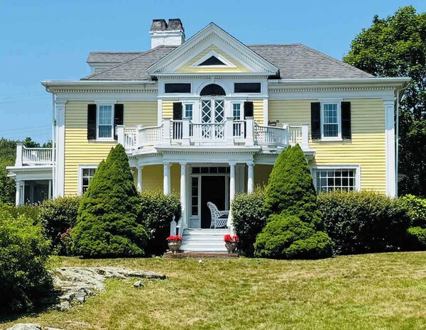 Classic Oceanview Cottage - York