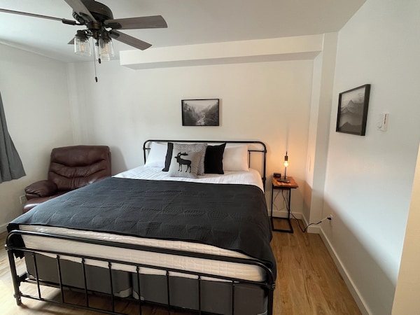 Spacious 5-bedroom, 5-bathroom Lodge! Sleeps 22! Across From Famous Cody Rodeo! - Cody, WY