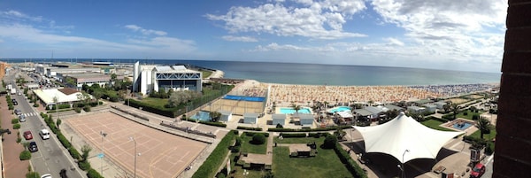 Super Beachfront Penthouse For Families With Breakfast, 2 Parking Spaces, Private Beach - Fano