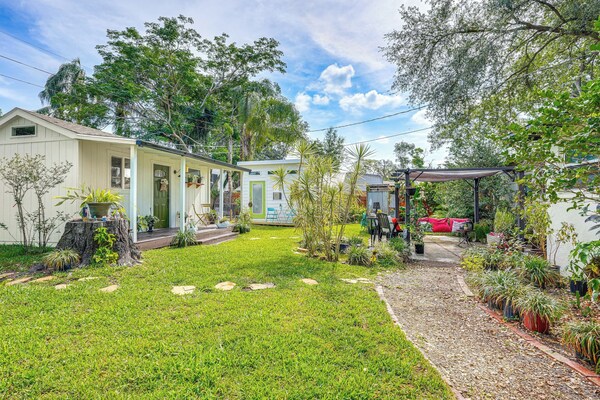 Walk To Parks & Golf: Artsy Bungalow In Lakeland! - Lakeland, FL