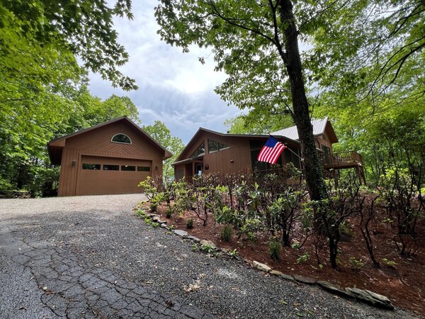 Intoxication - 3 Bedroom Mountain Home With A View - Sapphire, NC