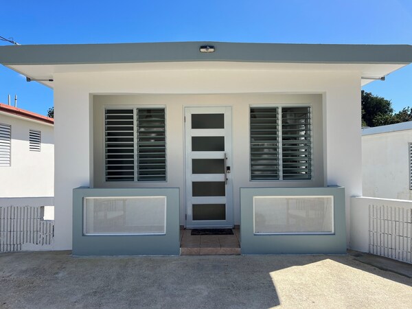Charming Downtown Oasis 1-bedroom House With Wifi And Ac In Beautiful Rincón. - Rincón