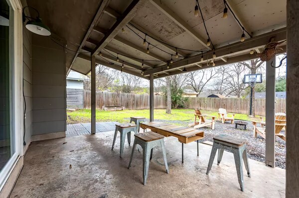 Charming 3-bed/2-bath House In Fantastic North-central Austin With Wifi, Ac - Austin, TX
