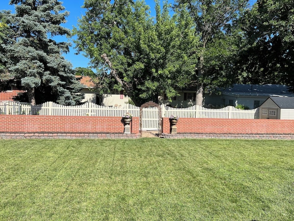 Large Groups, Family And Friends. 6 Br, 2.5 Bathrooms, Great Outdoor Space - Grand Island, NE